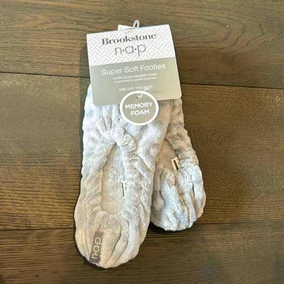 Brookstone | Shoes | Nwt Brookestone Nap Gray Super Soft Footies One ...